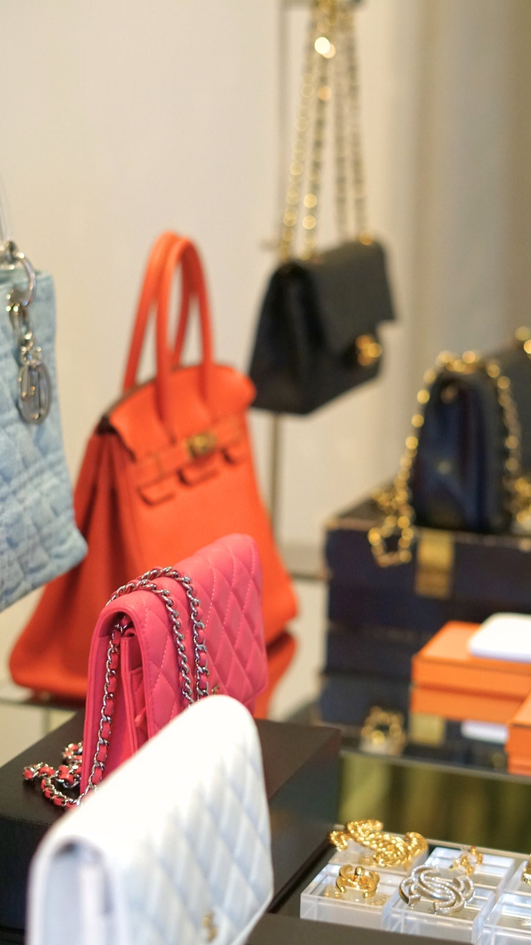 NEW ARRIVALS – la boutique PARIS